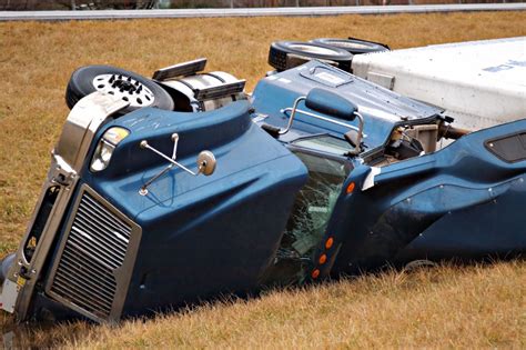 Rollover Truck Accident Faqs Hoskins Turco Lloyd And Lloyd