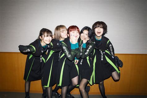 Exwhyzとしての新曲リリース発表に新衣装のお披露目も Real Sound｜リアルサウンド