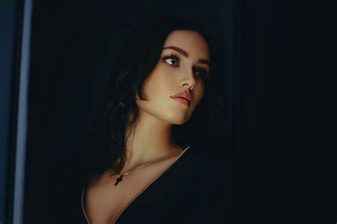 Face Women Model Portrait Looking Away Long Hair Green Eyes