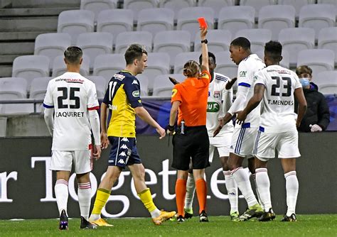 Football Frappart Au Sifflet Le Var De Retour Les Dernières Infos