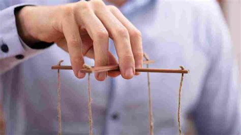 10 Ways To Manipulate A Narcissist