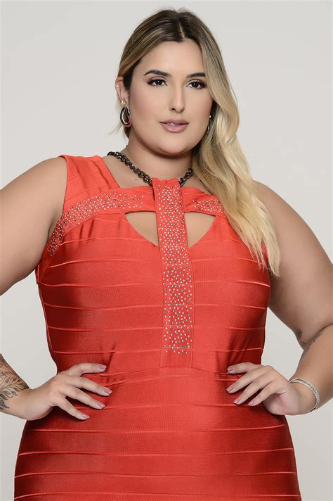Vestido Plus Size Bandagem Recortes Vermelho Vk Moda Plus Size
