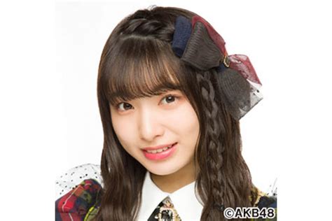 Akb48 久保怜音、波打ち際に佇む制服オフショットに「天使って海にいるのね」と絶賛の声 Entame Next アイドル情報総合