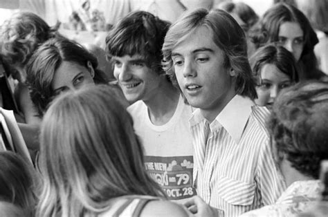 Ídolo De Los 70 Sorprende A Sus Fans Con Una Transformación Impactante