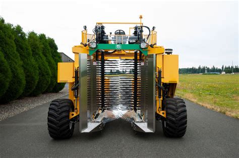 Blueberry Harvester Machine 8140 Oxbo Self Propelled 1 Row