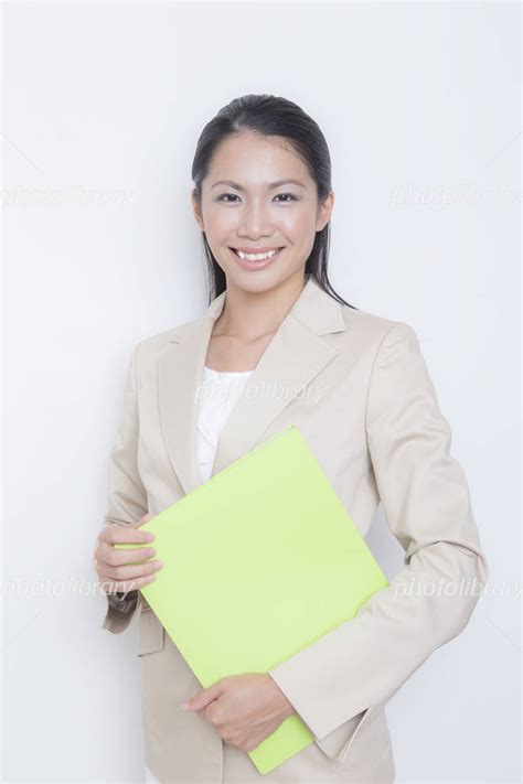 スーツを着た女性 写真素材 [ 4916045 ] フォトライブラリー Photolibrary