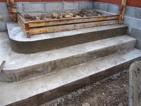 Construire Un Escalier Béton De Type Pyramidal Avec Angles Arrondis