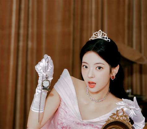 Pin On My Heart Princess Lia Itzy Lia