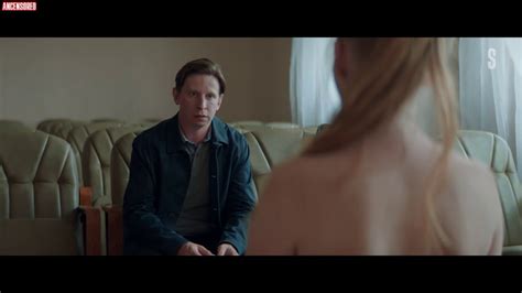 Elizaveta Ishenko Desnuda En Alice Cant Wait