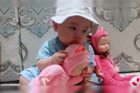 五个月断夜奶，十一个半月自然离乳的乖宝宝，是不是很可爱呀 半月 自然