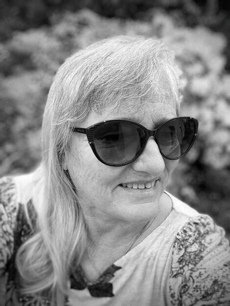 Premium Photo Portrait Of Woman Wearing Sunglasses Outdoors