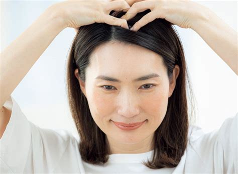 「若見えヘア」をつくる簡単ケア術。頭皮のにおいを残さない洗い方も Esseonline（エッセ オンライン）