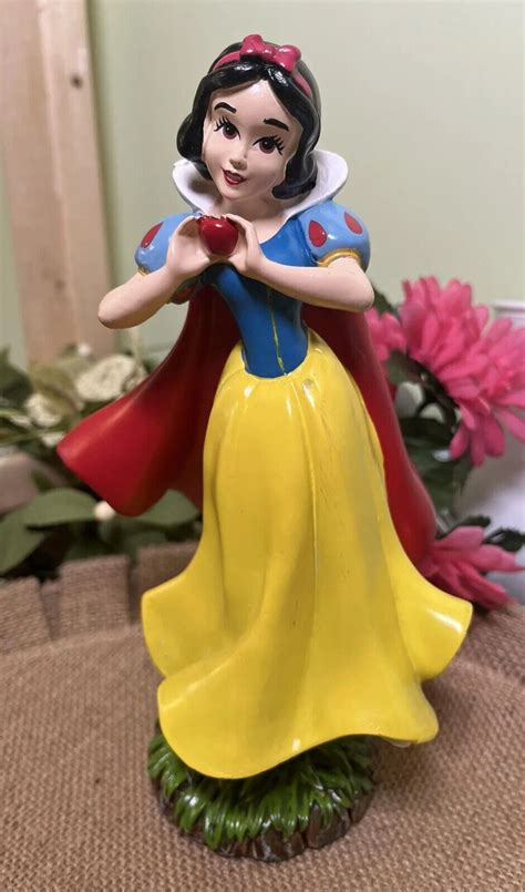 Disney Gnome Snow White Garden Statue Resin Seven Dwarfs 7 Dwarfs Snow