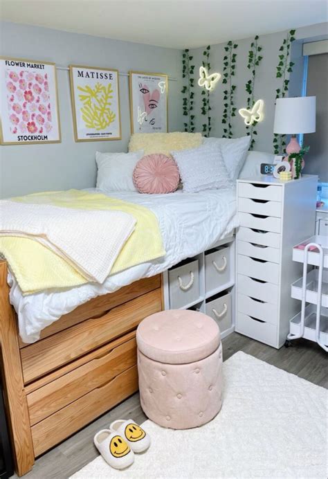 Ultimate List Of Dorm Room Essentials All Freshman Need In 2023
