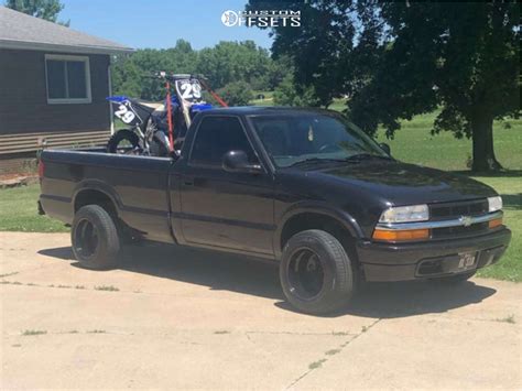 S10 On 15x10 Wheels