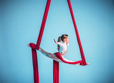 Persona Responsable Comenzar Modernización Escuela De Acrobacia En Tela