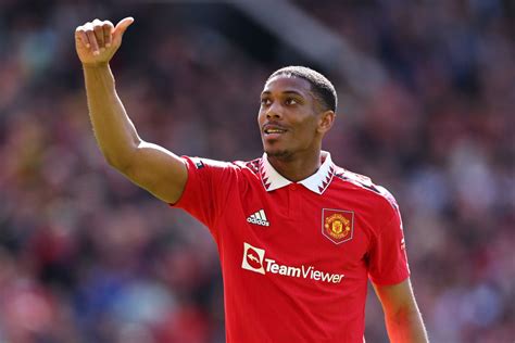 Manchester United 2 0 Everton Mctominay And Martial Down Toffees The