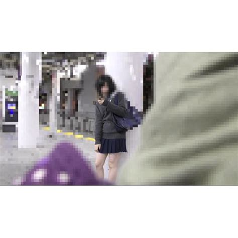 【電車痴漢】顔出し制服jk？jc ジュニア用綿パンツから大量のお漏らし ミルタンク