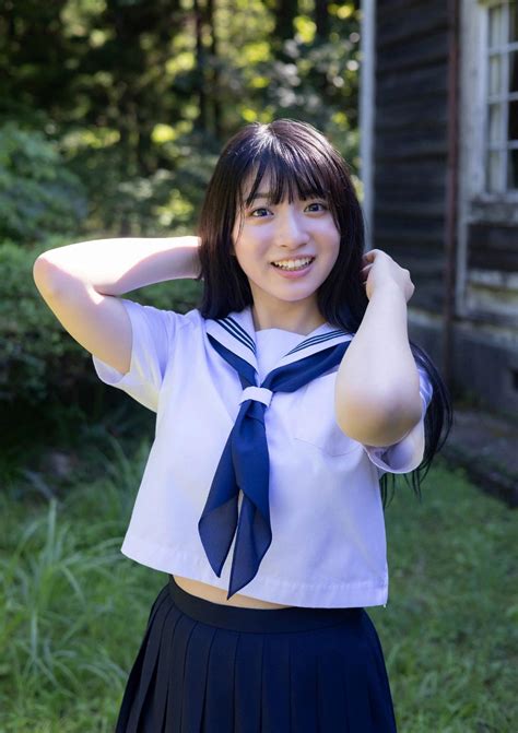 進藤あまね 白ソックスなセーラー服画像
