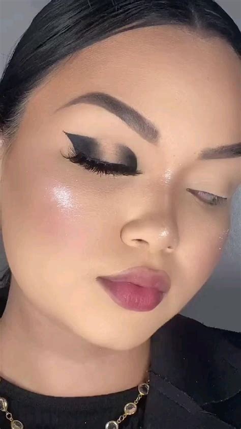 Makeup Extravagante Maquillaje De Ojos Oscuro Maquillaje De Ojos