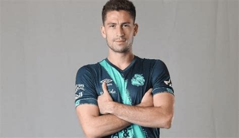 Selección Peruana Santiago Ormeño Futbolista De Puebla De México