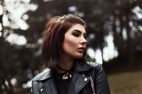 Women Outdoors Short Hair Women Face Leather Jackets Depth Of
