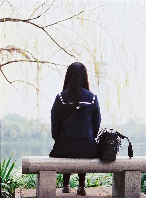 무료 이미지 손 나무 겨울 보케 소녀 여자 화이트 카메라 귀엽다 필름 다리 초상화 봄 청소년 좌석