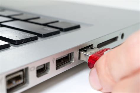 warning from police never plug in a usb stick you get in the mail
