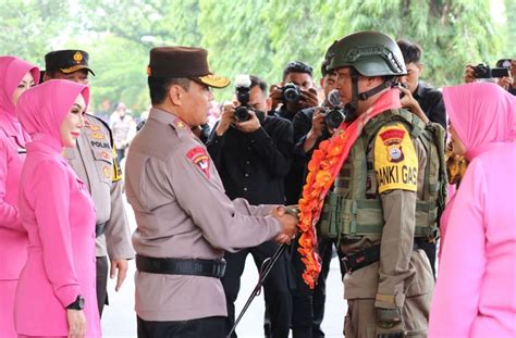 Polda Sulsel Gelar Upacara Kenaikan Pangkat 1 551 Personel D
