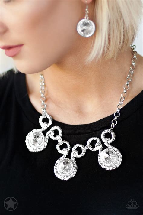 Hypnotized Silver Paparazzi Necklace Jewelryblingthing