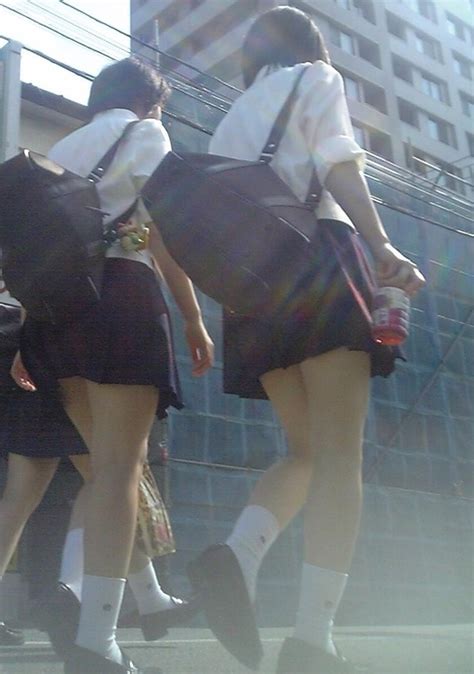 女子高生のスカートが超ミニすぎて普通にしててもパンツ見えそうな街撮りjk画像 みんくちゃんねる