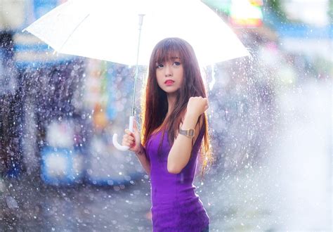 배경 화면 여자들 모델 아시아 사람 비 사진술 우산 유행 봄 의류 소녀 아름다움 시즌 영상 사진 촬영