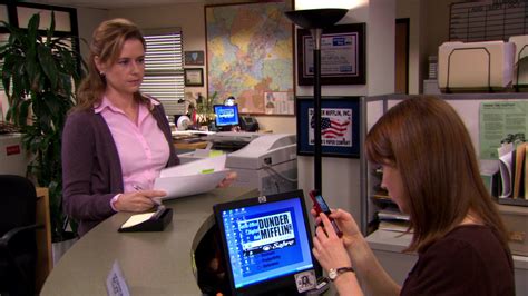 Hp Monitor Used By Ellie Kemper Erin Hannon In The Office Season 7