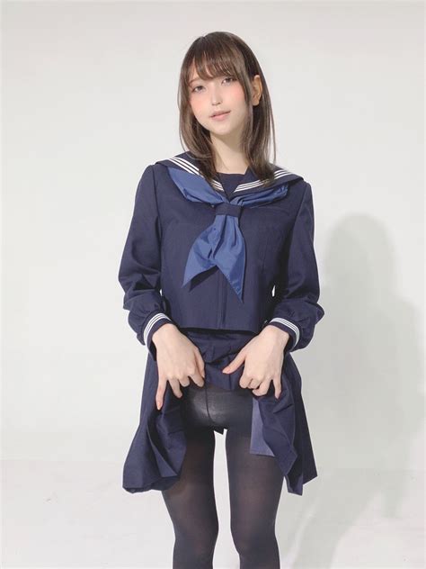 【画像】jkが履く黒タイツからうっすら透けて見えるパンツw W W W ミラクルミルク