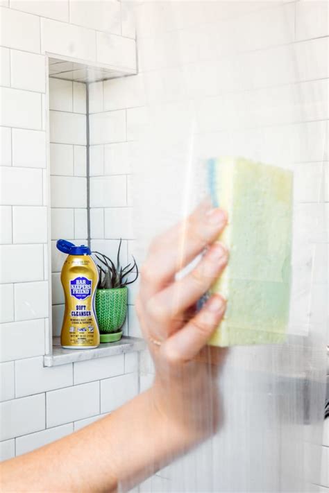 How To Clean Glass Shower Doors Step By Step With Pictures Apartment