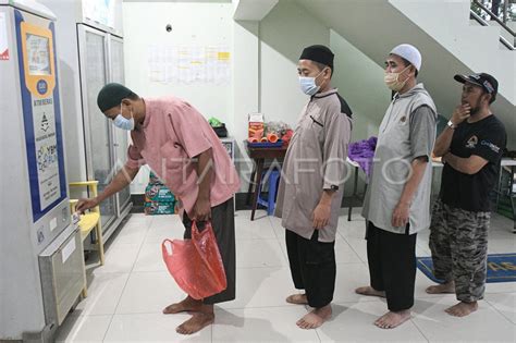 Atm Beras Di Masjid Baitul Makmuur Antara Foto