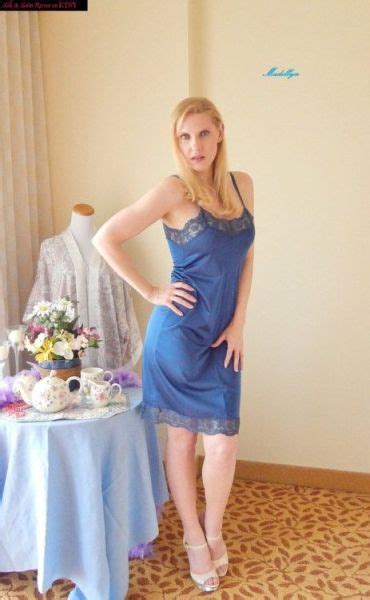 Very Nice Vintage Slip Tumbex