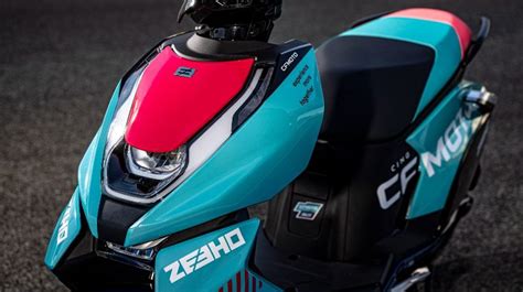 Gambar 2 Detail Tentang Berlabur Livery Tim Balap Motor Listrik Cfmoto