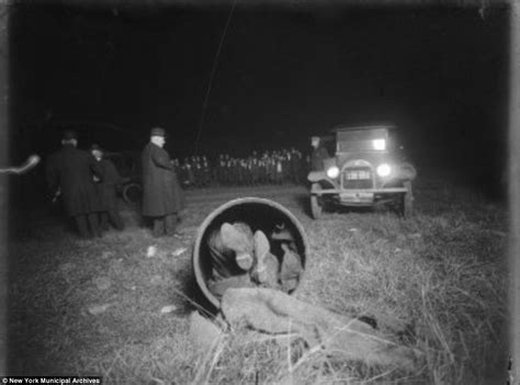 Chilling Black And White Pictures Reveal New Yorks Grisly History Of