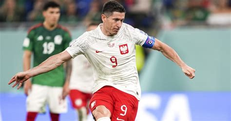 Poland Boss Tells Robert Lewandowski To Digest Penalty Miss After His