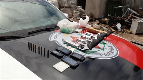 Homem é Preso Suspeito De Tráfico De Drogas E Armas São Apreendidas Em