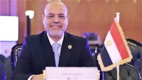 وزير العمل السبت المقبل إجازة للعاملين بالقطاع الخاص بمناسبة ذكرى ثورة
