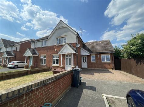 2 Bed End Terrace House To Rent In Gladstone Gardens Hounslow Tw3 £