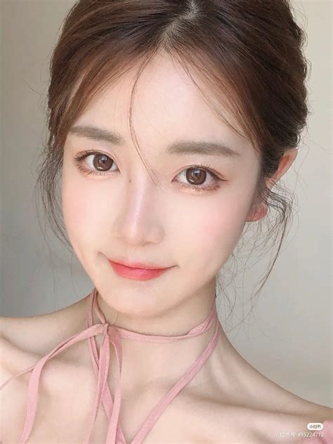 Beautiful Asian Asian Woman Bright Road Touch Sweet Face Model