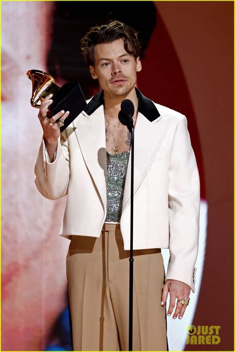Harry Styles Wins Grammys 2023s Album Of The Year Beating Beyonce