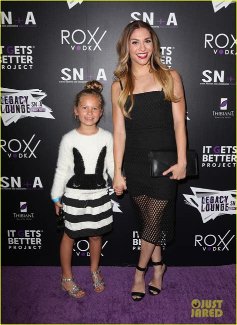 Allison Holker Lets Daughter Weslie Put Makeup On Her See The Cute