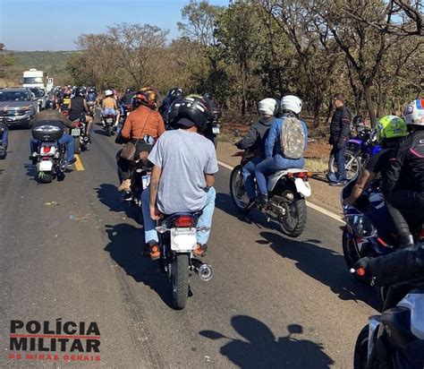 Motociclista Sofre Fraturas Após Bater Na Traseira De Veículo Que