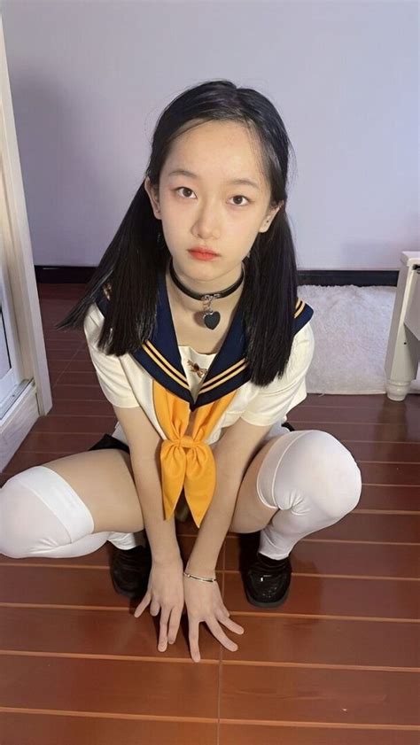 极品反差女大生04年清纯小姐姐，学生萝莉露脸私拍，各种coser裸体骚舞大号道具自慰脸逼同框[53p] 達蓋爾的旗幟 草榴社區