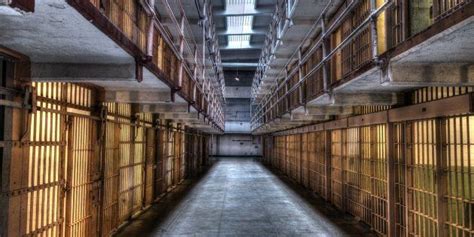 刑務所で受刑者がポルノ雑誌を読むはダメ。禁止法がアメリカ・アイオワ州で成立 ハフポスト