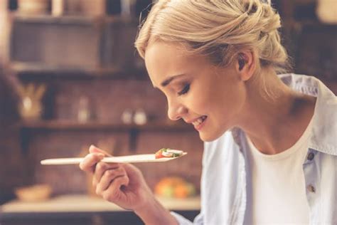 男にモテる「家庭的な女性」の特徴とは。家庭的な人の見分け方も解説！ Smartlog